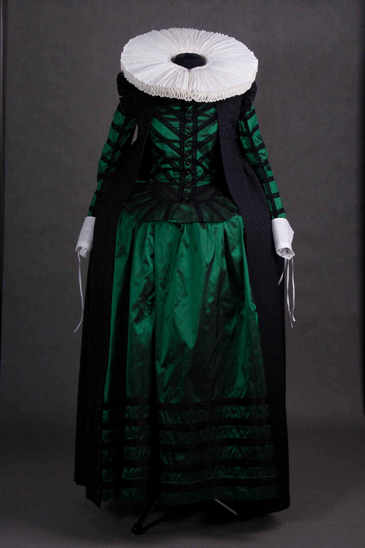 Early 17th Century Dutch Gown | Historical Costumes | Vintage Tailoring ...