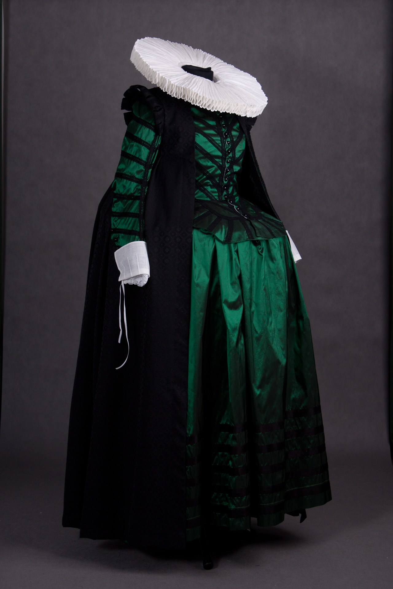 Early 17th Century Dutch Gown | Historical Costumes | Vintage Tailoring ...