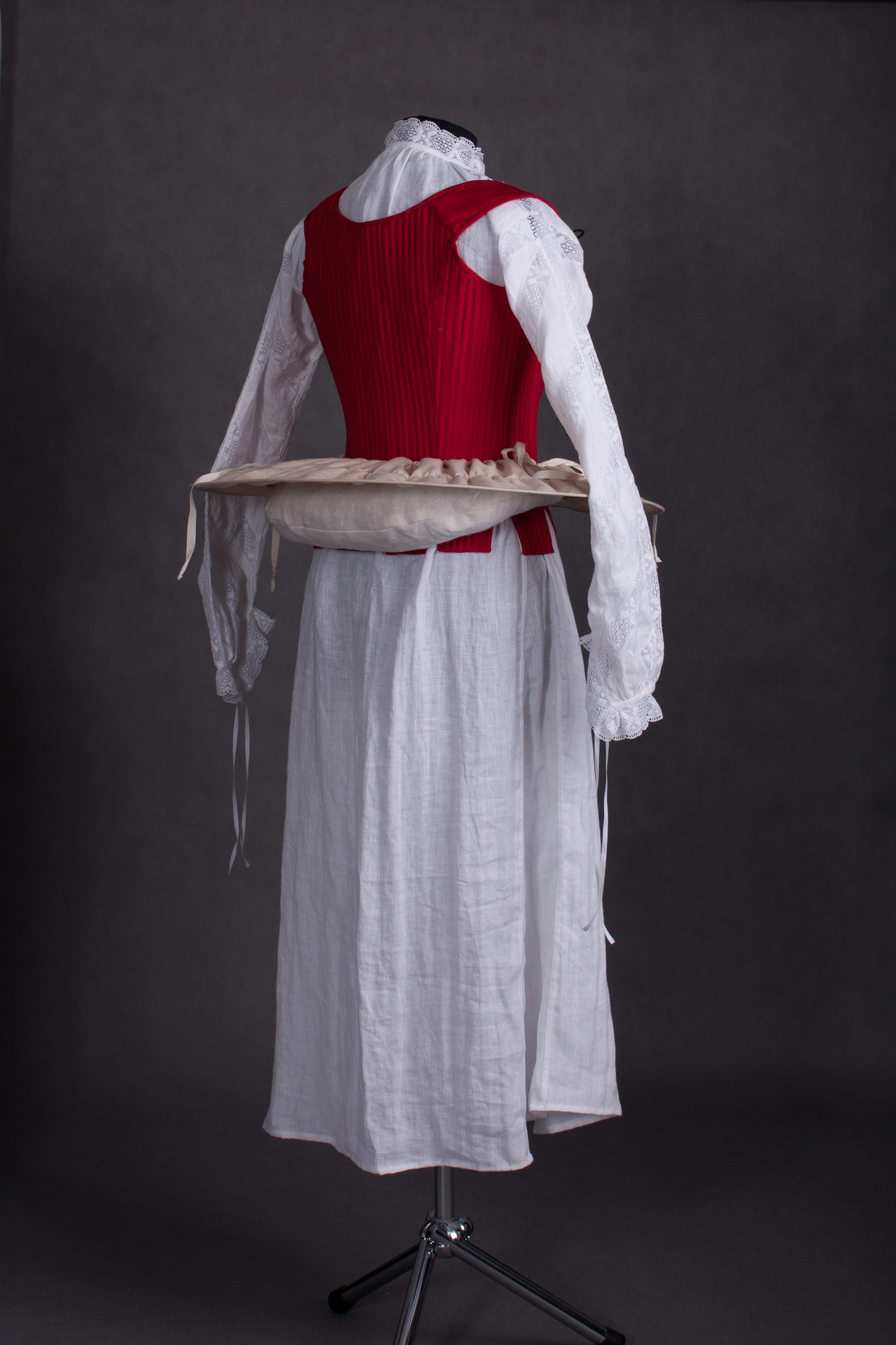 Early 17th Century Dutch Gown | Historical Costumes | Vintage Tailoring ...